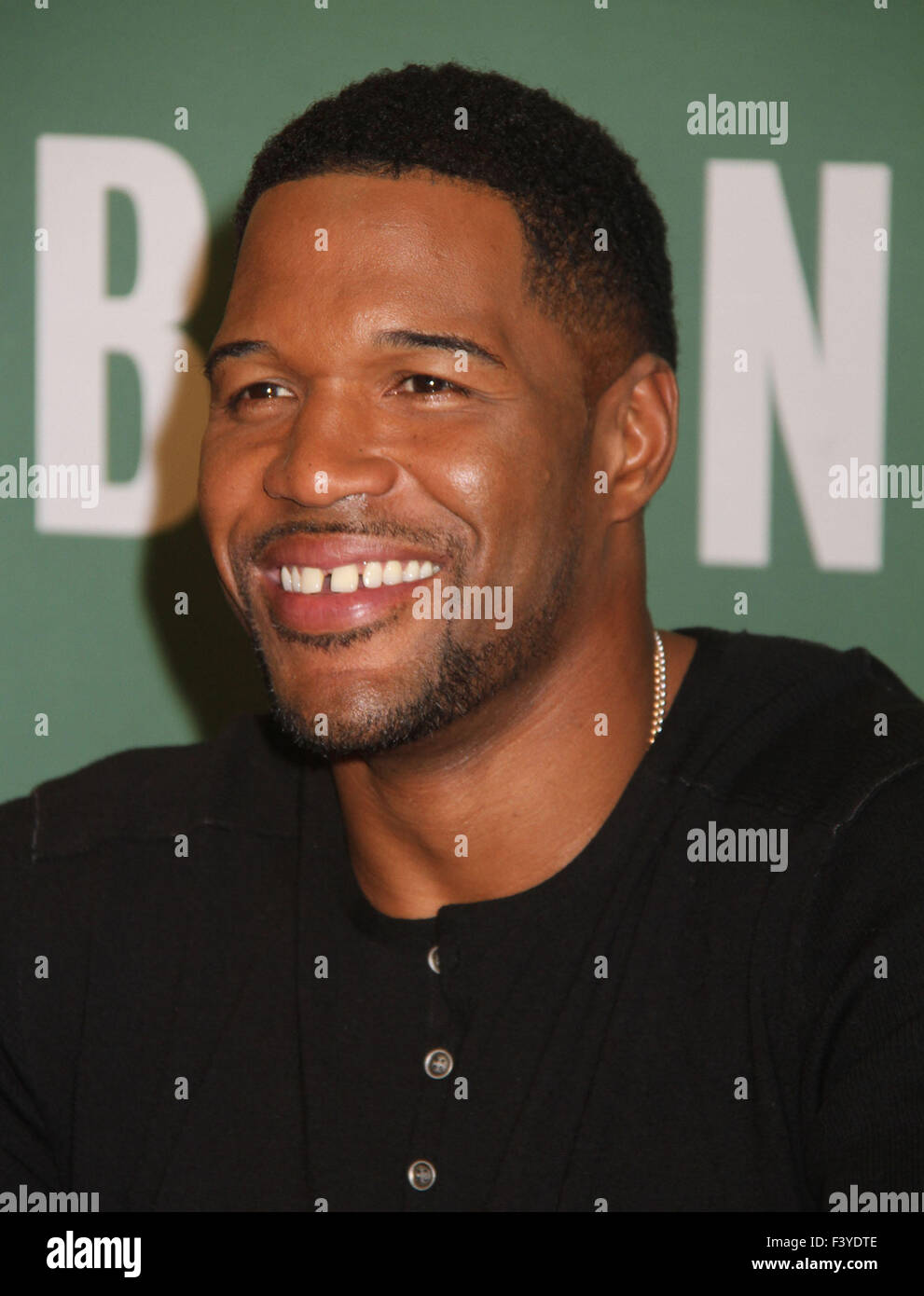 New York, USA. 13th Oct, 2015. Former football player/ TV talk show ...