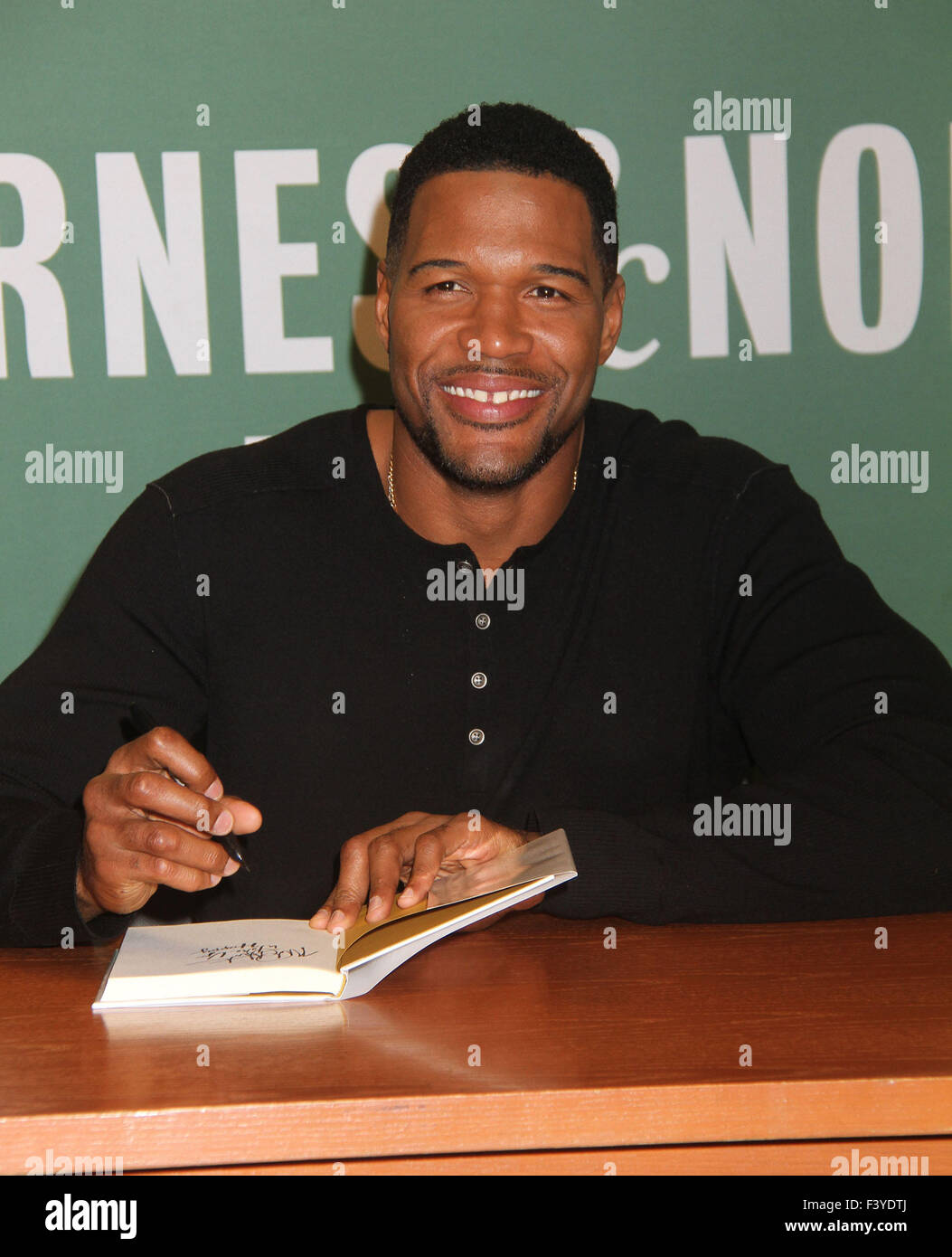 New York, USA. 13th Oct, 2015. Former football player/ TV talk show ...