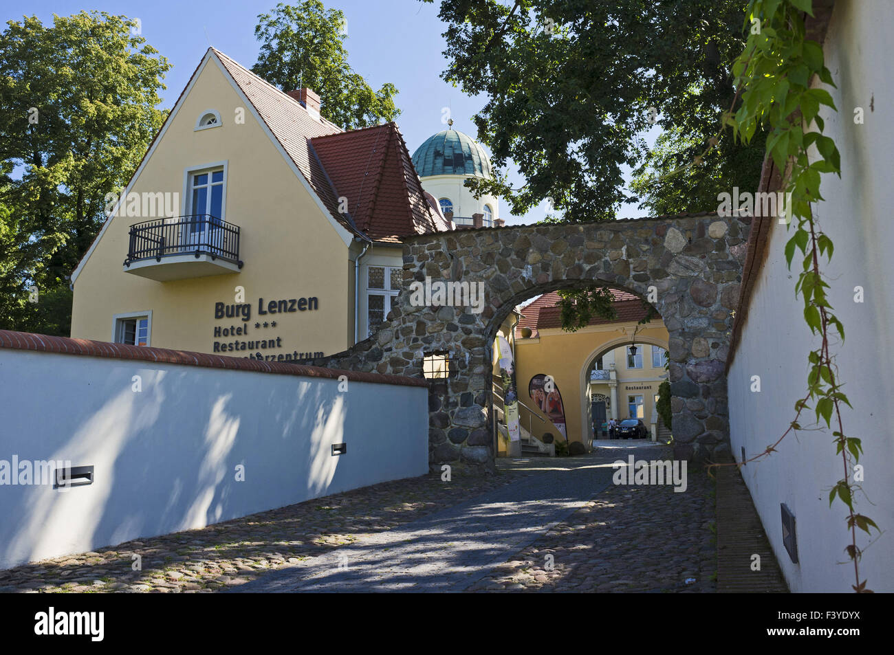 Driveway to Lenzen Castle, Lenzen, Germany Stock Photo - Alamy