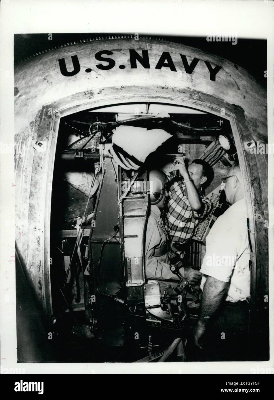 Astronauts train u s naval development center hi-res stock photography ...
