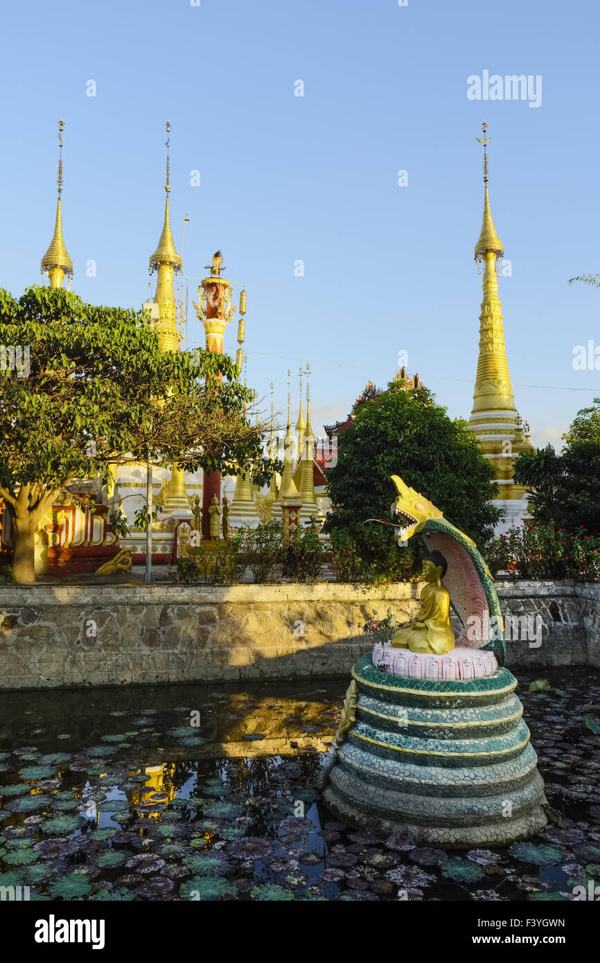Pagoda pool hi-res stock photography and images - Alamy