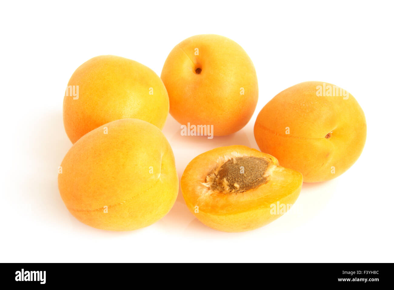 Cutting apricots hi-res stock photography and images - Alamy