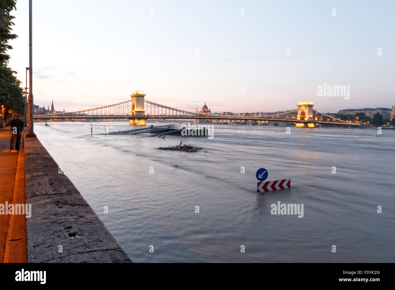 Photo of flooding of the Danube in Budapest Stock Photo - Alamy