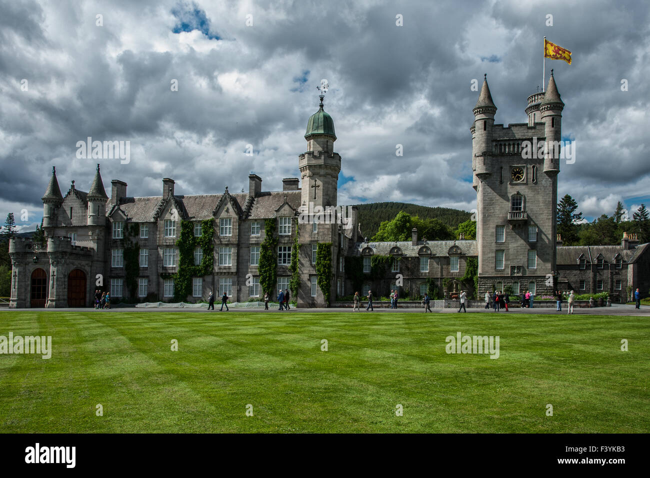 Balmoral schloss hi-res stock photography and images - Alamy