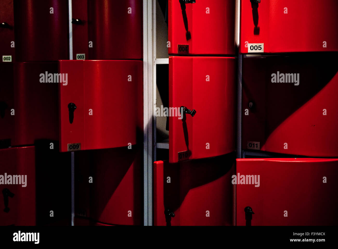 Sport lockers hi-res stock photography and images - Alamy