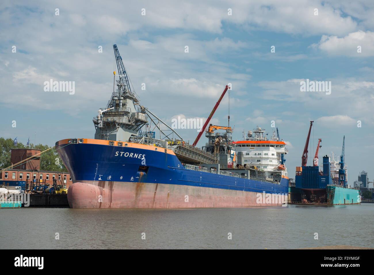 Offshore pipe laying vessel hi-res stock photography and images - Alamy