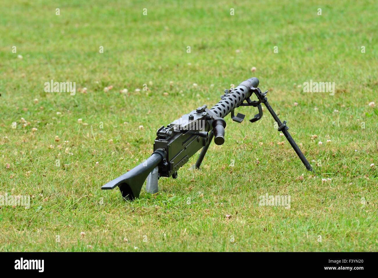 Machine gun on ground Stock Photo - Alamy