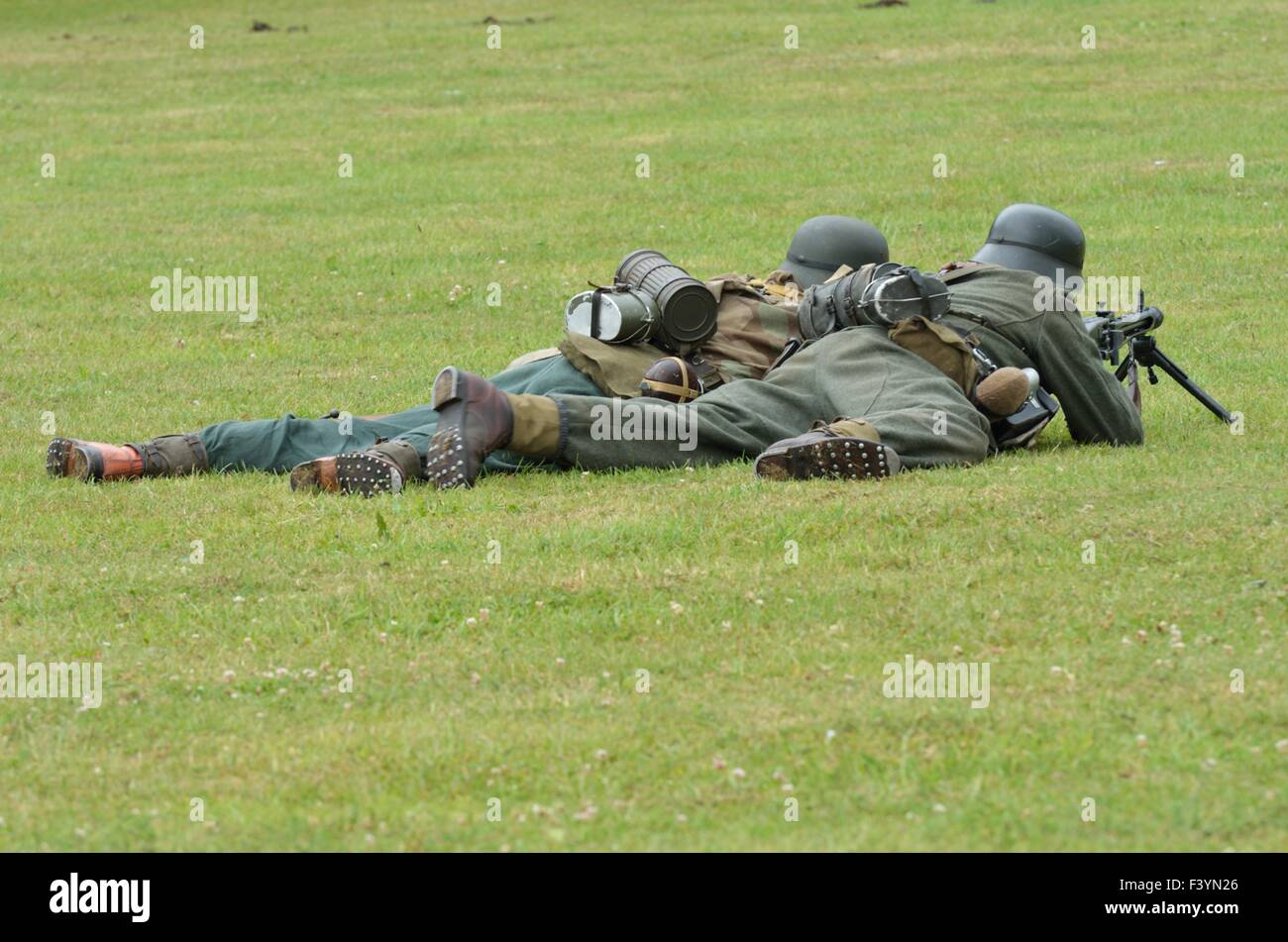 Soldiers on the grass hi-res stock photography and images - Alamy