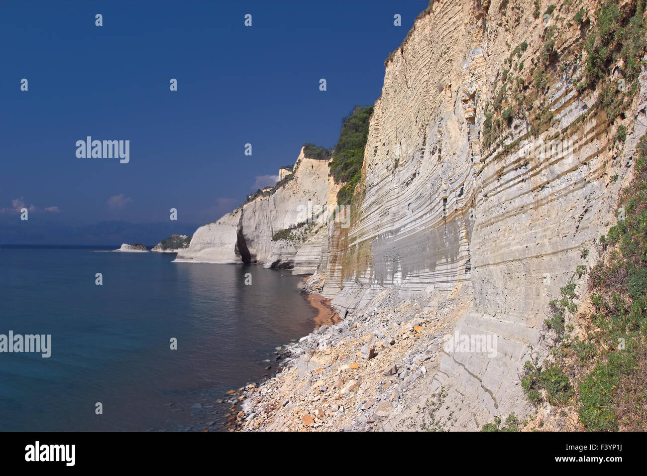 High cliffs over water hi-res stock photography and images - Alamy