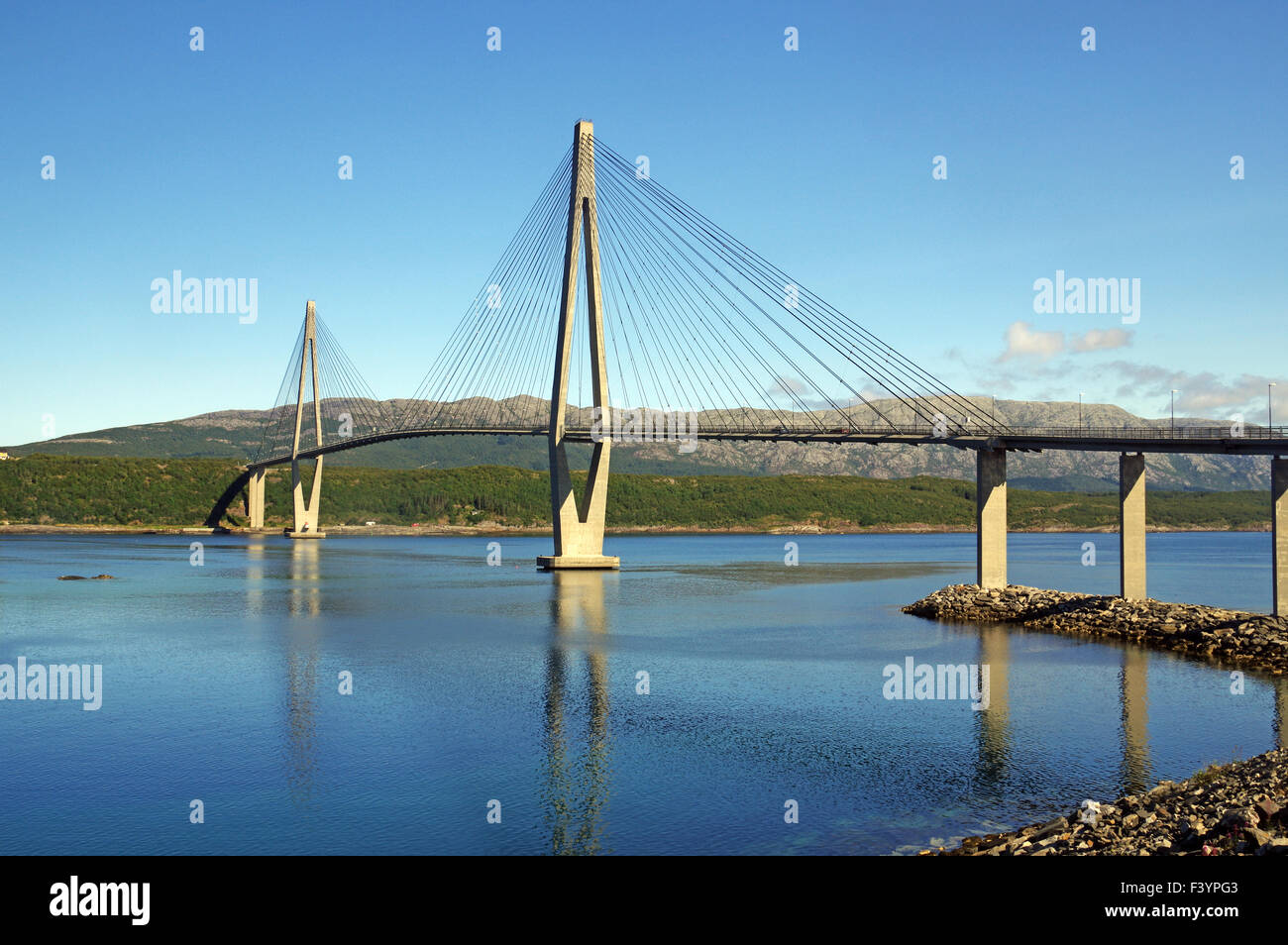 Helgelandsbrua hi-res stock photography and images - Alamy