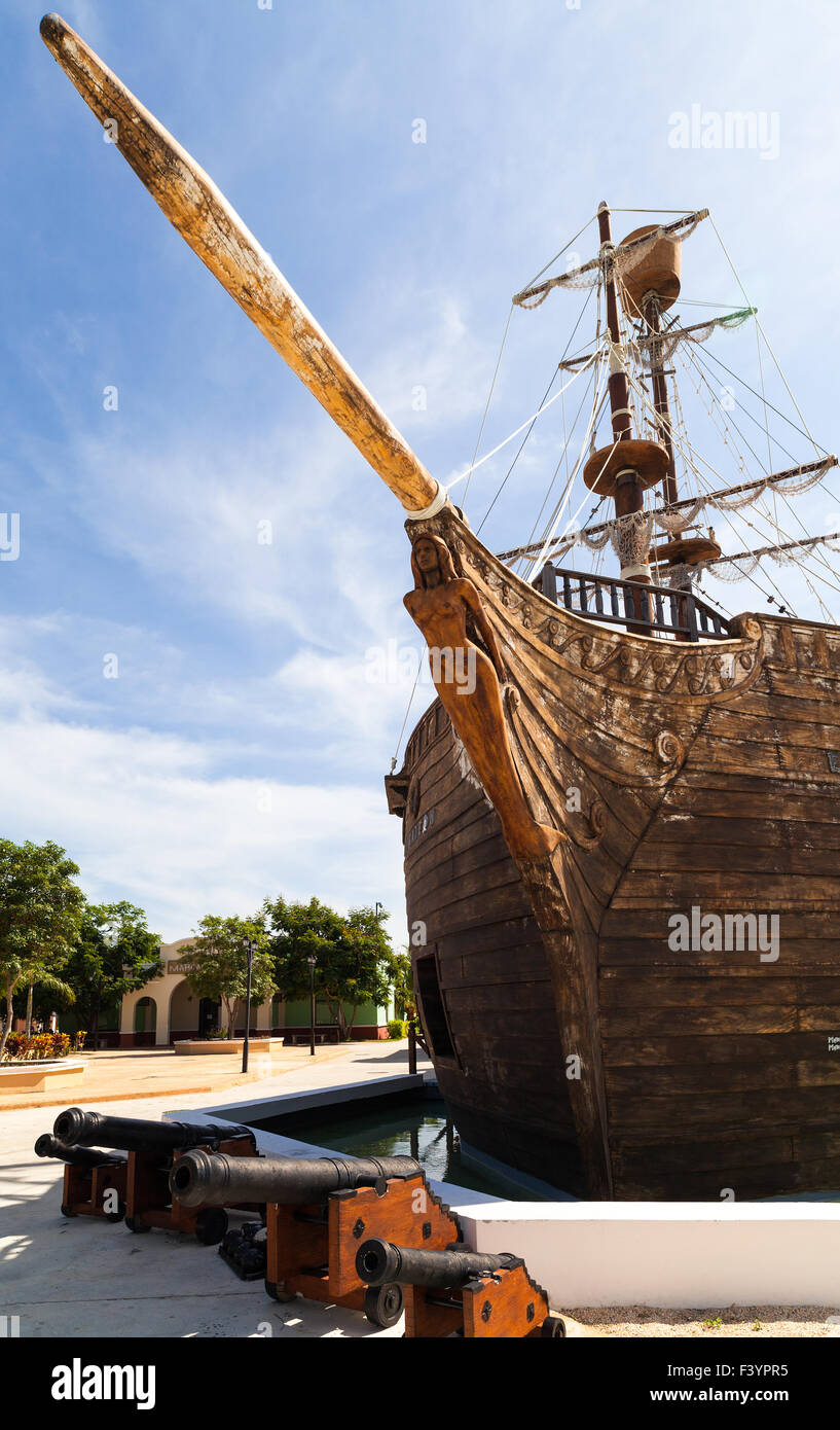 Old galleon hi-res stock photography and images - Alamy