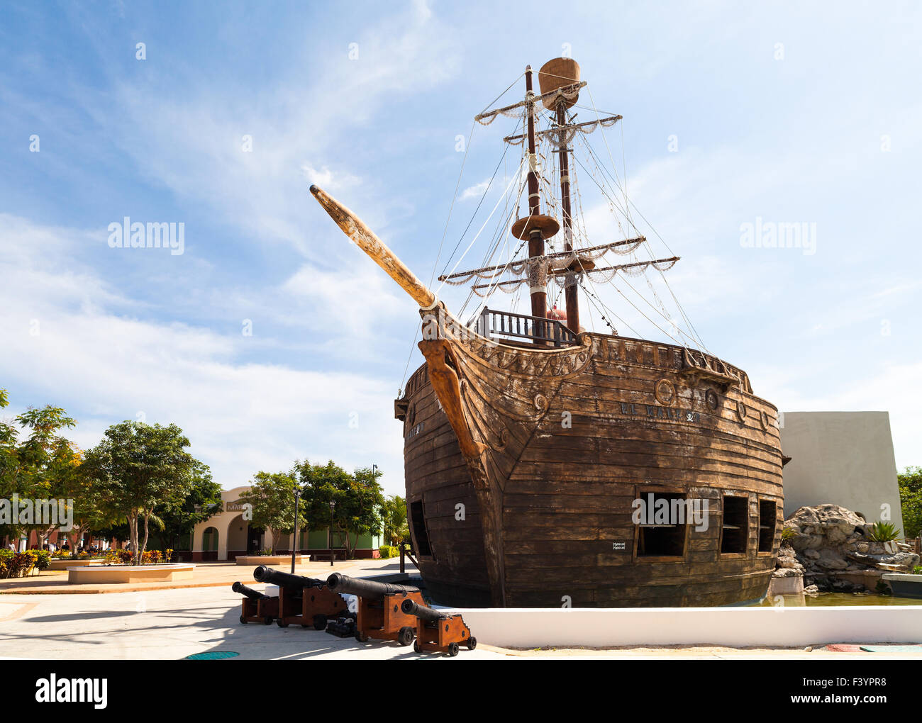 Old galleon hi-res stock photography and images - Alamy