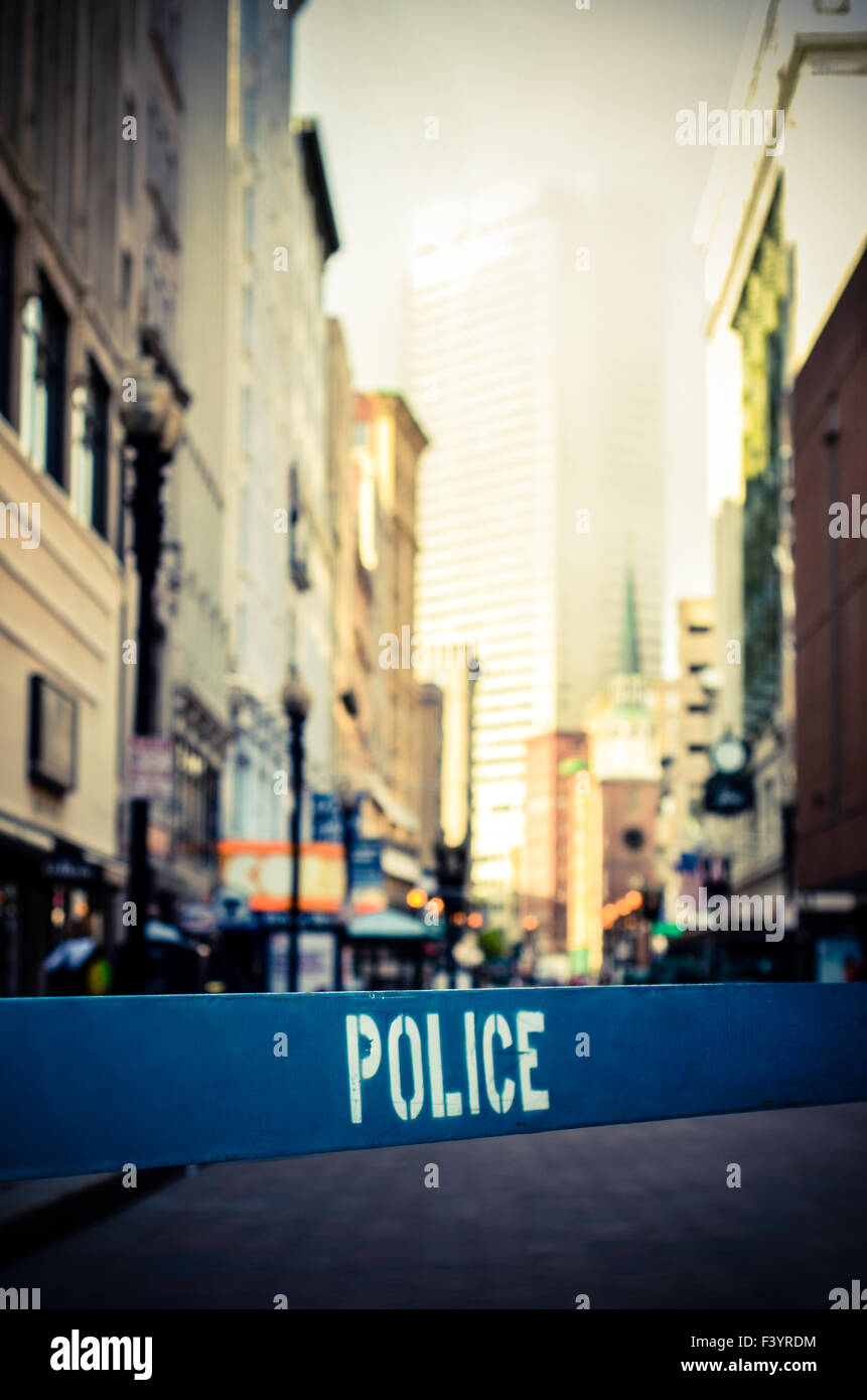 City scene police hi-res stock photography and images - Alamy