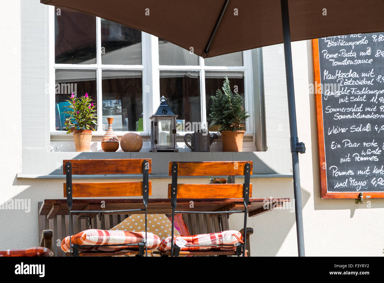 Cosy place in the shade Stock Photo - Alamy