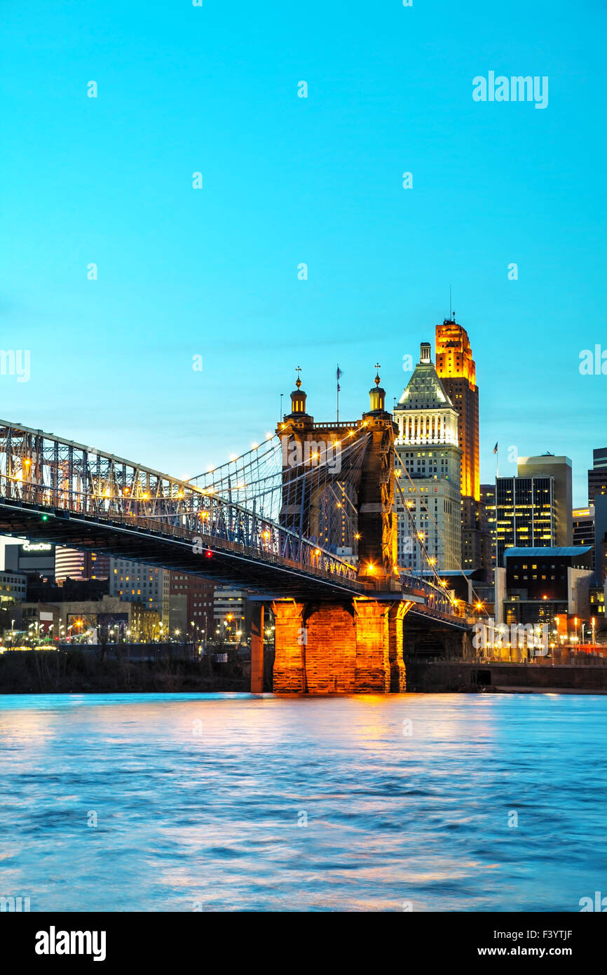 Cincinnati night downtown ohio city hi-res stock photography and images ...