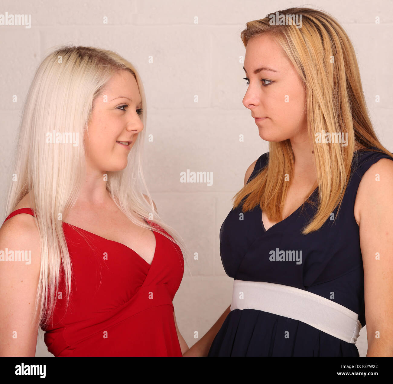 Two very affectionate young women in their twenties Stock Photo - Alamy