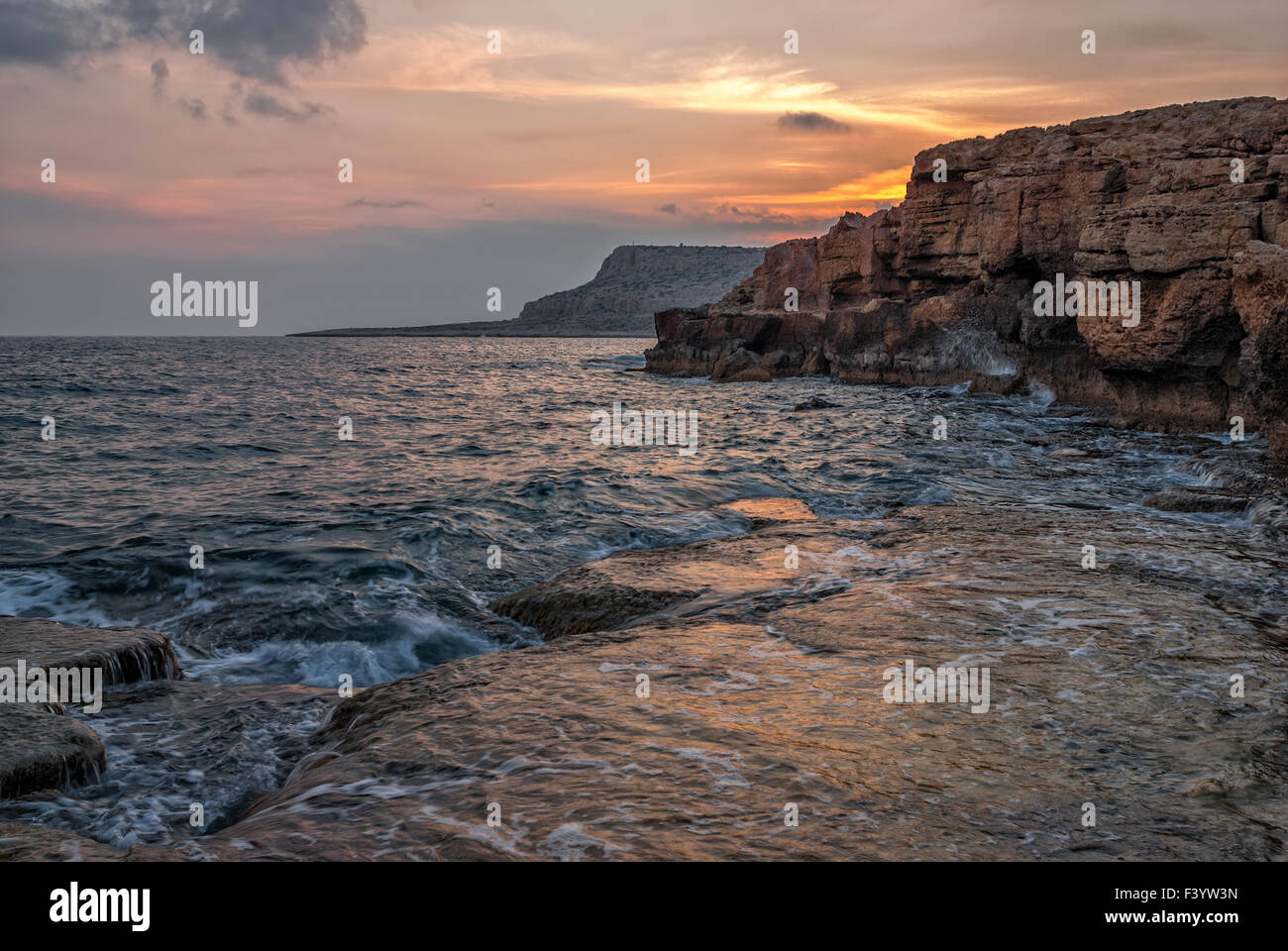 View over cliffs ocean hi-res stock photography and images - Alamy