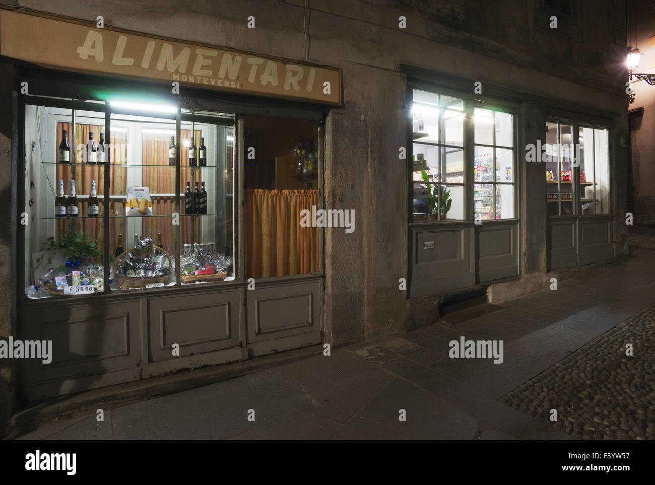Italian grocery store hi-res stock photography and images - Alamy