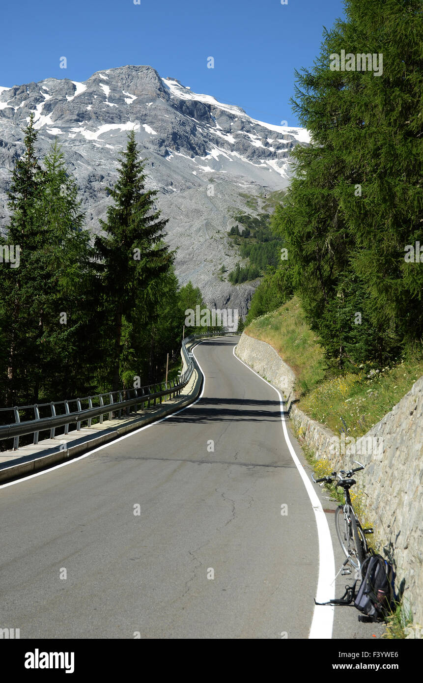 Stilfser joch pass road hi-res stock photography and images - Alamy