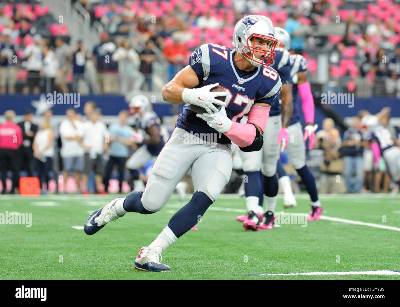 October 11, 2015: New England Patriots tight end Rob Gronkowski #87 ...