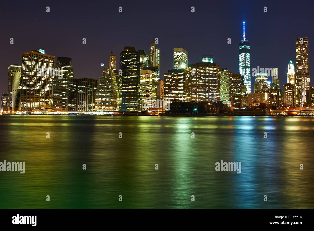 Lower Manhattan skyline view at night from Brooklyn Stock Photo - Alamy