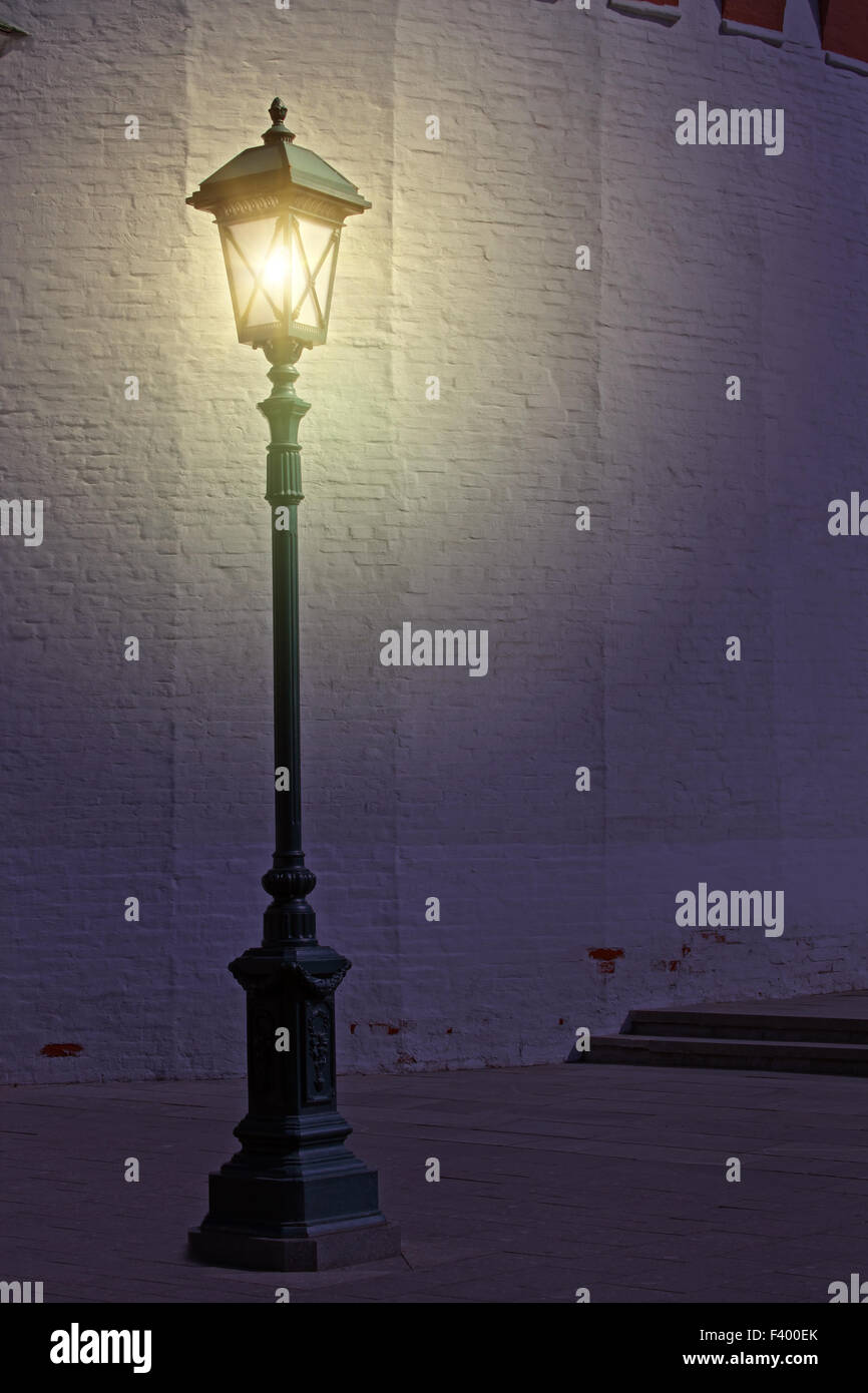Antique street lights hi-res stock photography and images - Alamy