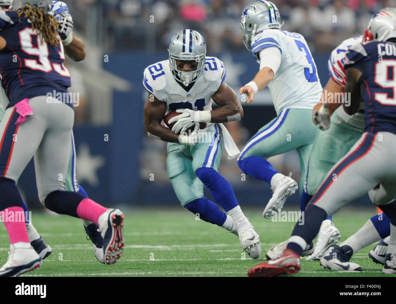 October 11, 2015: Dallas Cowboys running back Joseph Randle #21 carries ...
