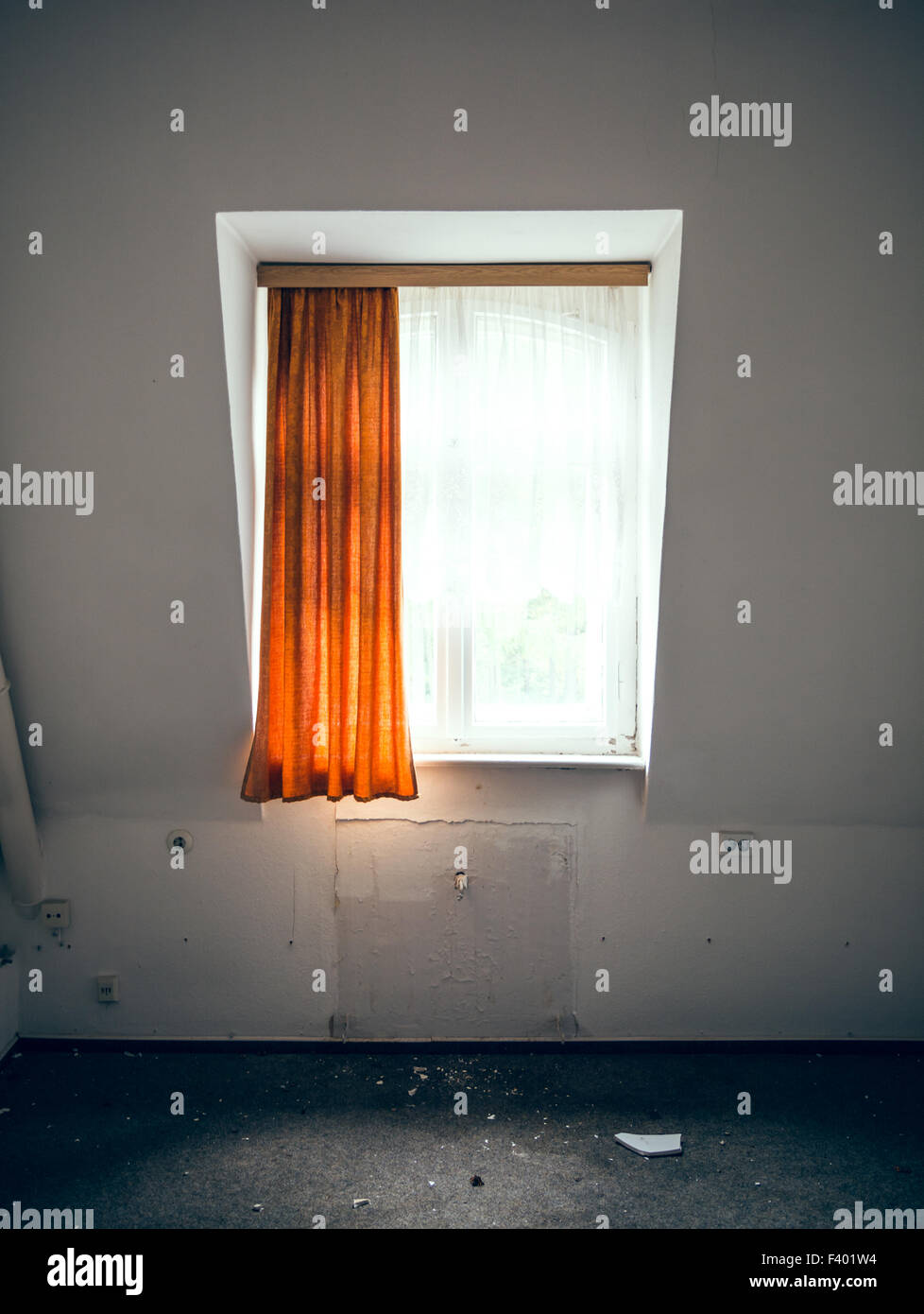 Bright light window curtain hi-res stock photography and images - Alamy