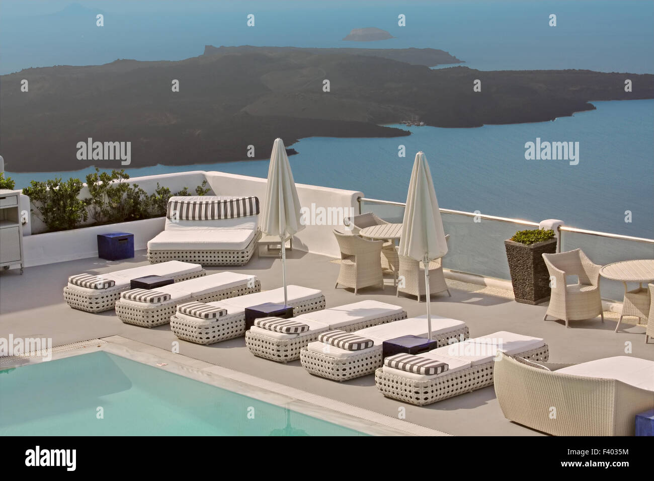 Greece santorini luxury hotel hi-res stock photography and images - Alamy