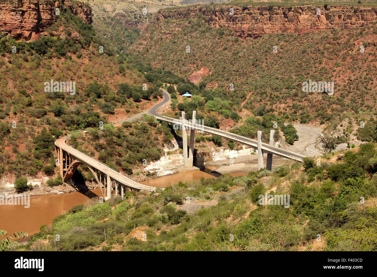Nile bridges hi-res stock photography and images - Alamy