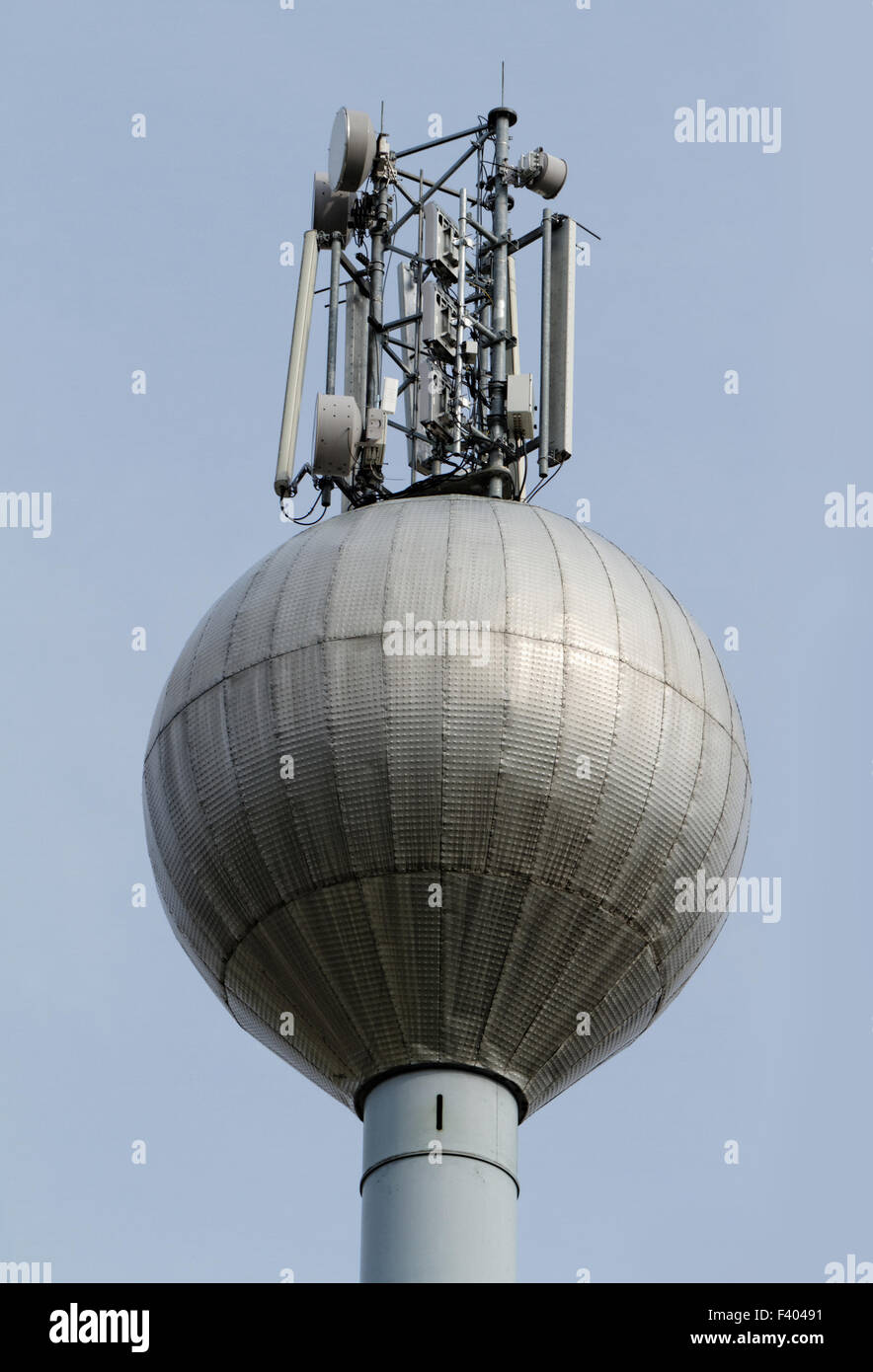Cable tv tower hi-res stock photography and images - Alamy