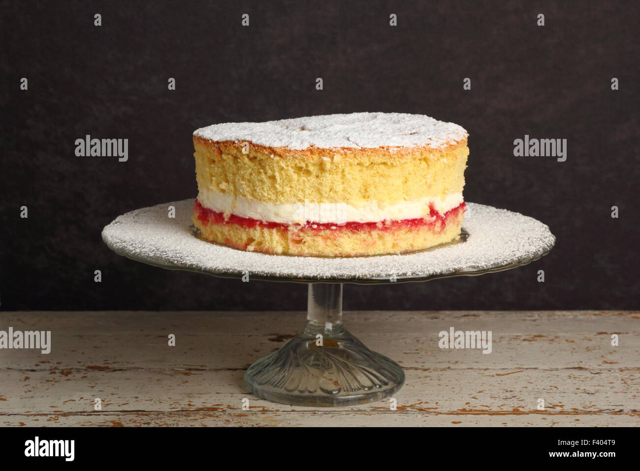 Victoria Sponge Cake Stock Photo - Alamy