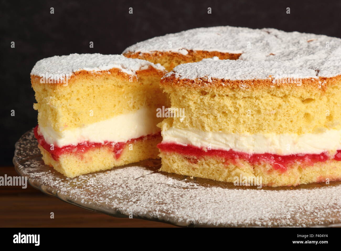 Victoria Sponge Cake Stock Photo - Alamy