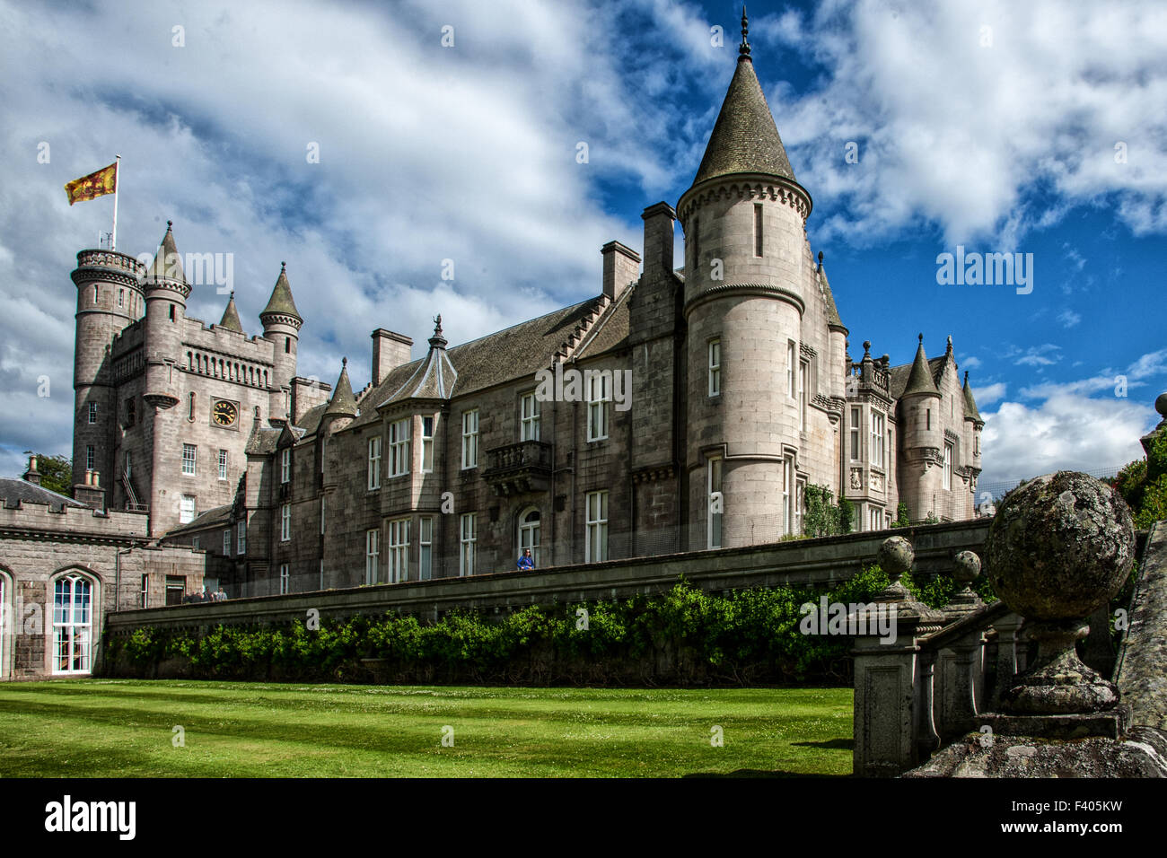 Balmoral schloss hi-res stock photography and images - Alamy