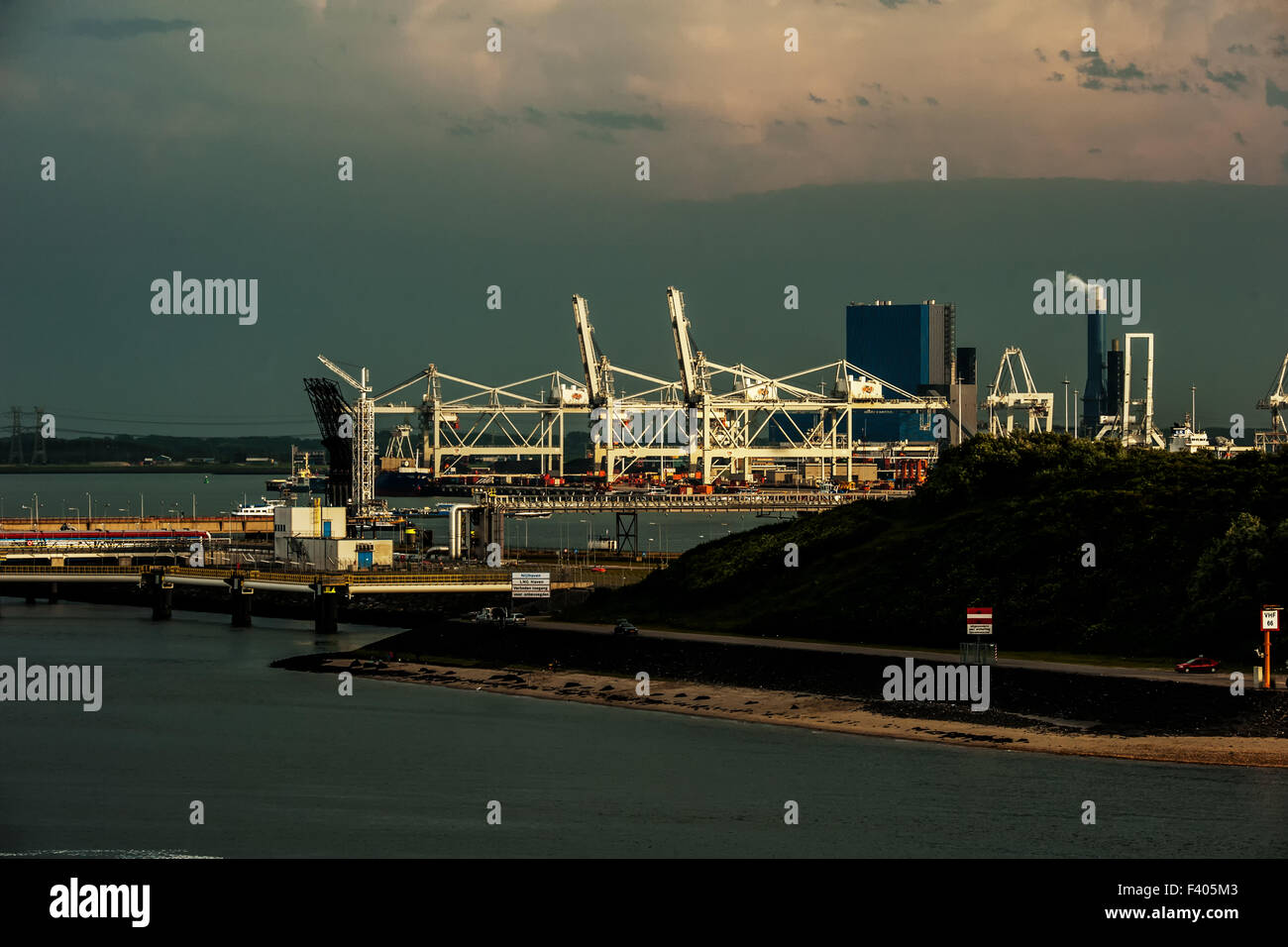 Rotterdam hafen container hi-res stock photography and images - Alamy