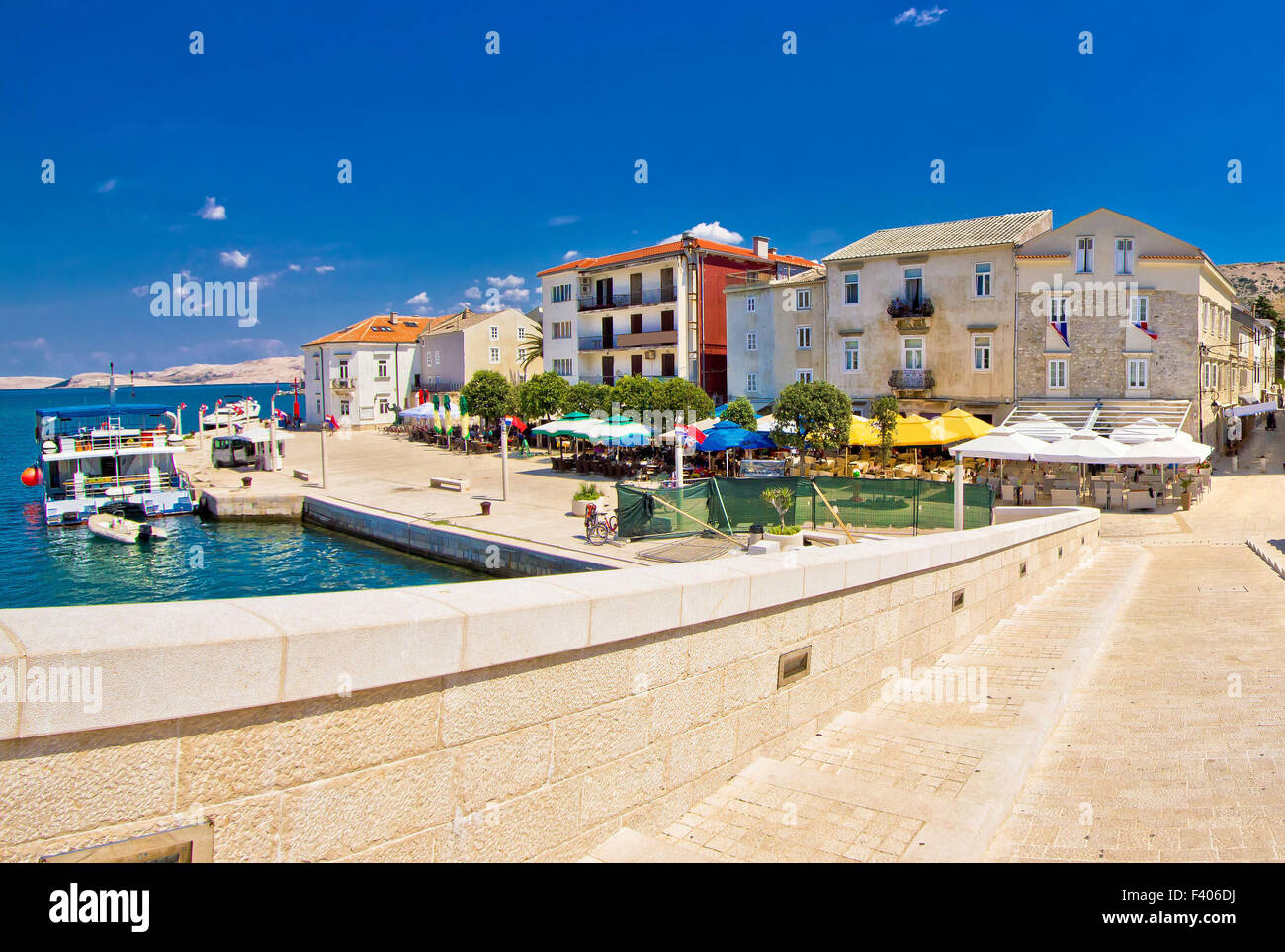 Picturesque view historic bridge hi-res stock photography and images ...