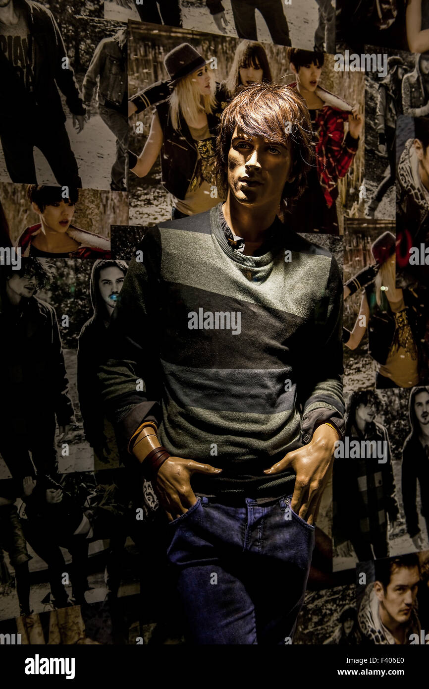 shop window dummy Stock Photo - Alamy