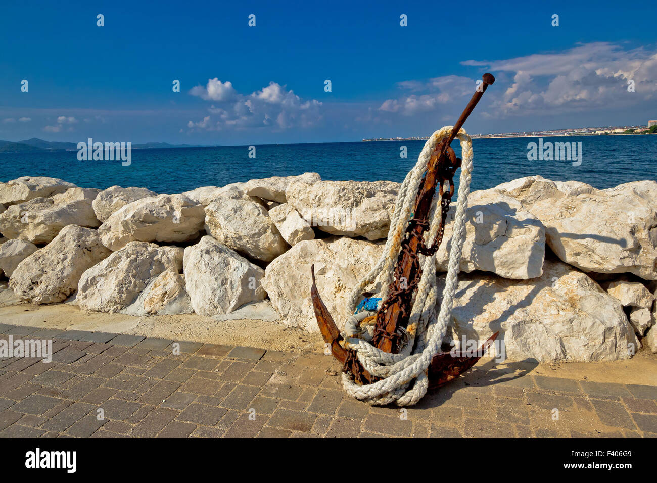 Old rusty anchor by the sea Stock Photo - Alamy
