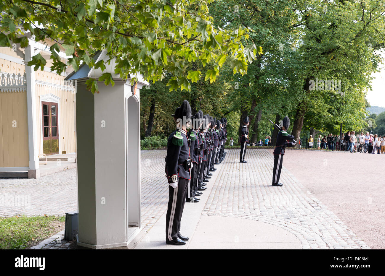 Royal palace guard oslo hi-res stock photography and images - Alamy