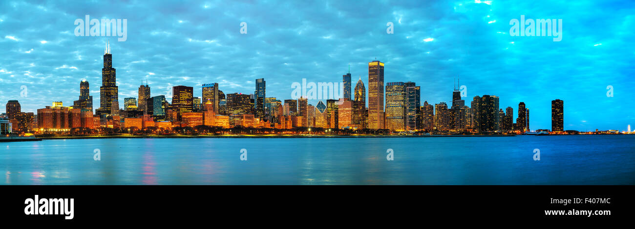 Chicago city panorama hi-res stock photography and images - Alamy