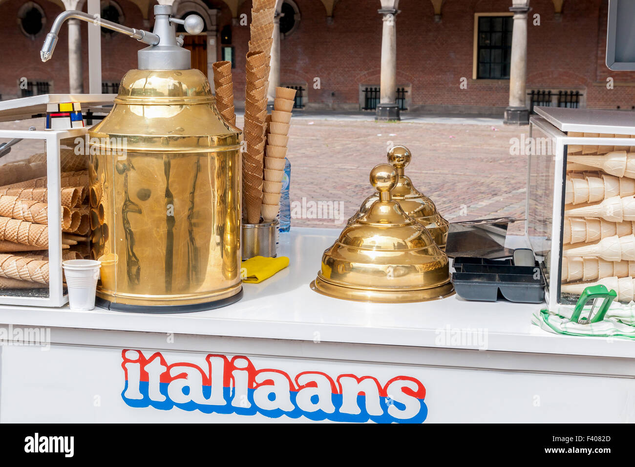 Ice cream van in car hi-res stock photography and images - Alamy