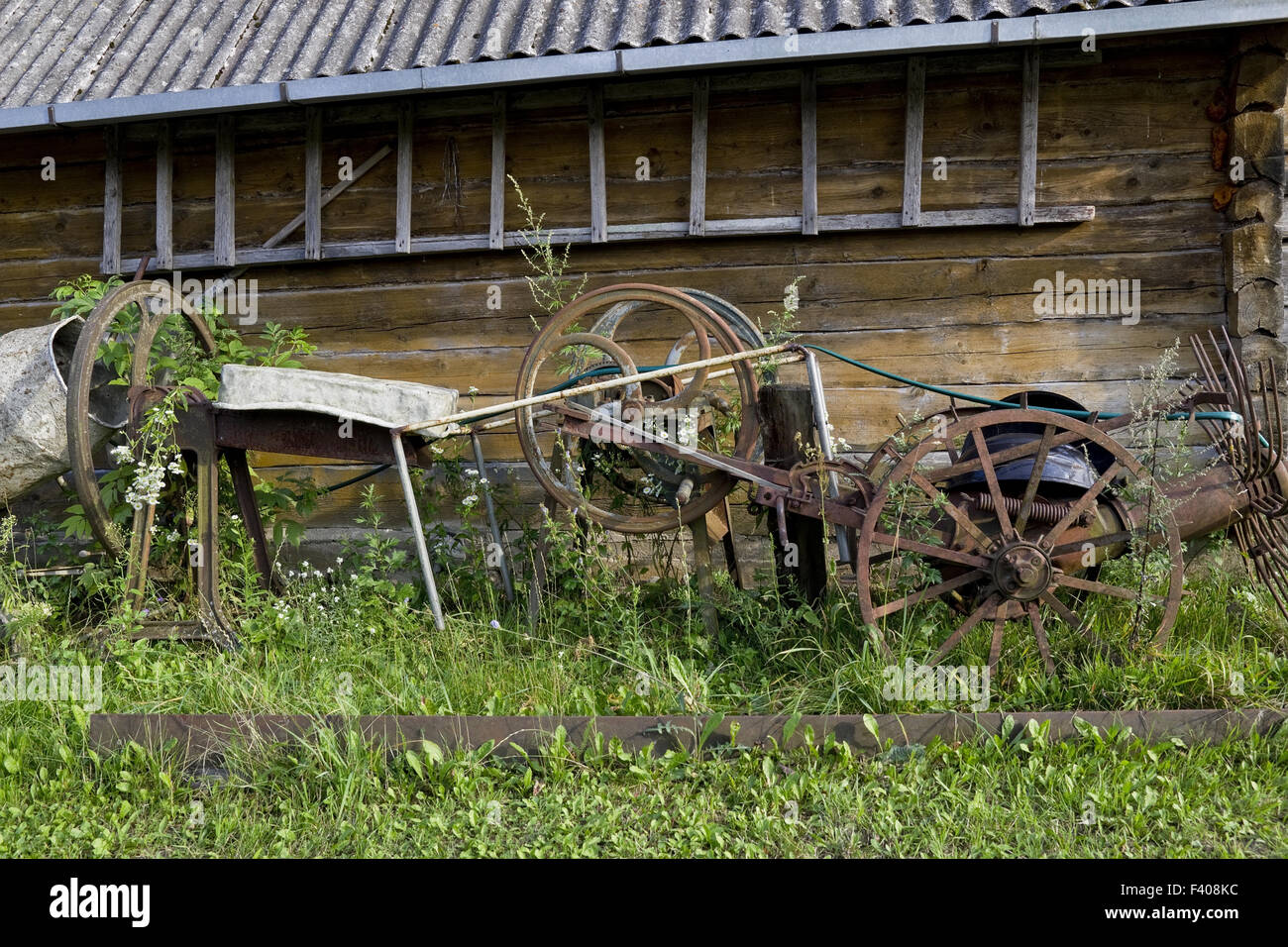 Vintage antique farm tools hi-res stock photography and images - Alamy