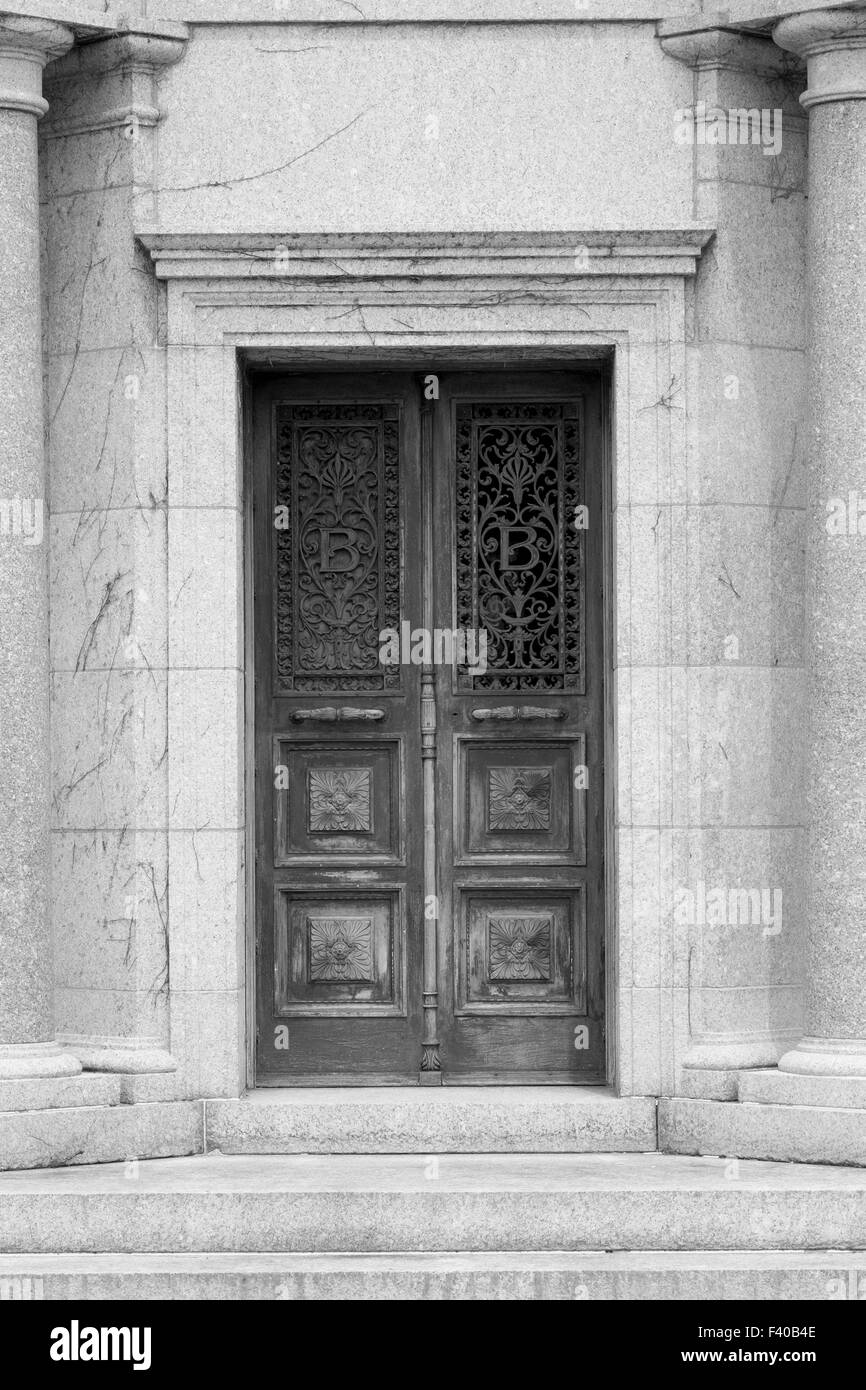 Entrance chamber Black and White Stock Photos & Images - Alamy