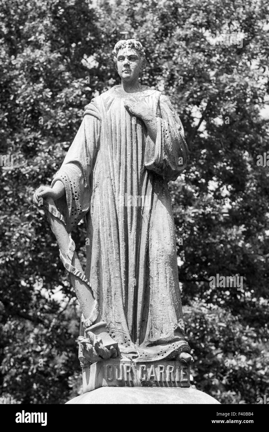 Family statue hi-res stock photography and images - Alamy