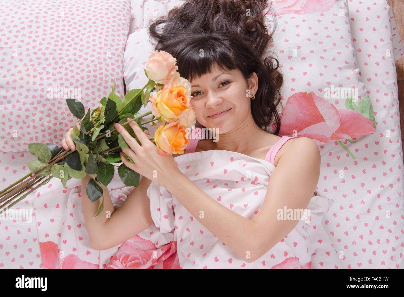 Girl in white holding flowers hi-res stock photography and images - Alamy