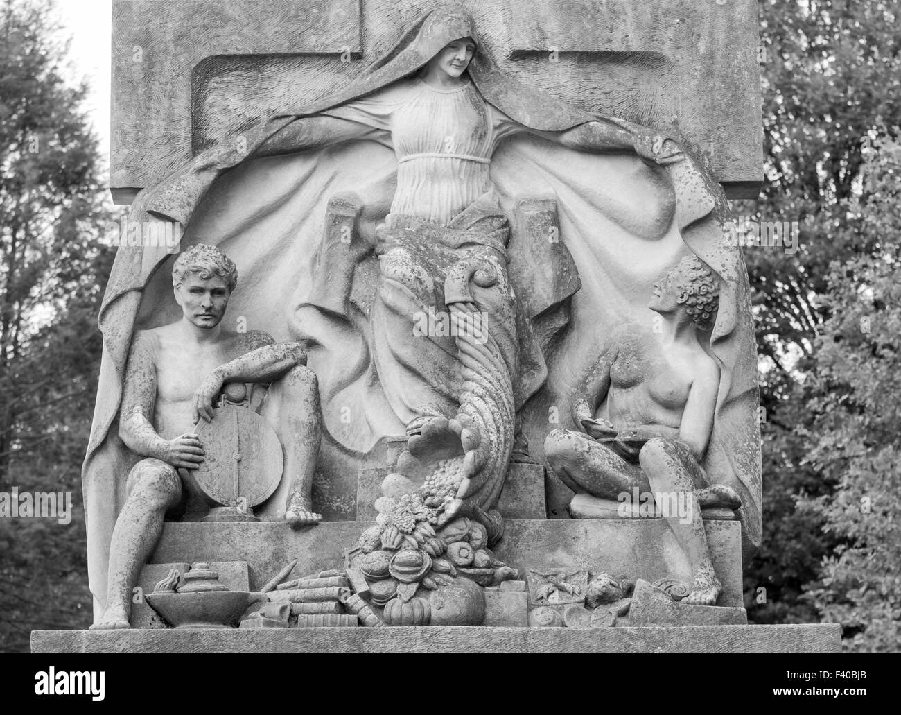 Gravestone statue hi-res stock photography and images - Alamy