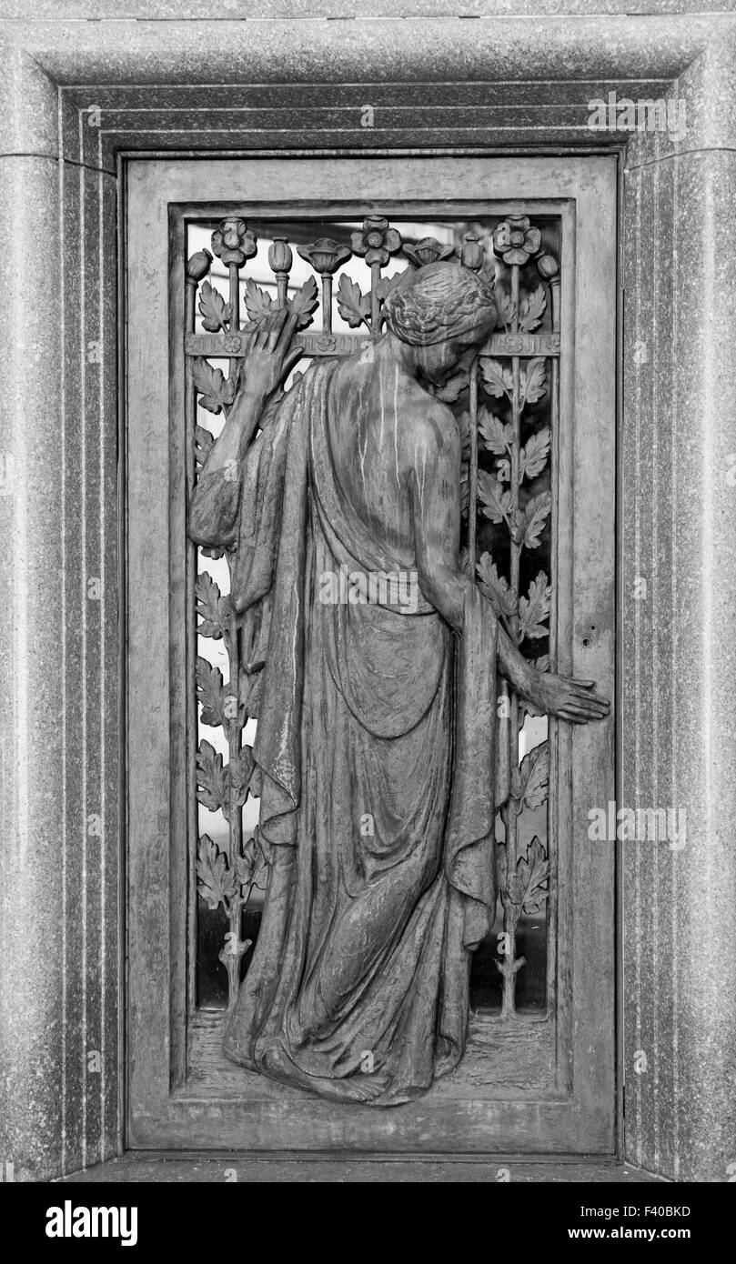 Burial chamber door hi-res stock photography and images - Alamy