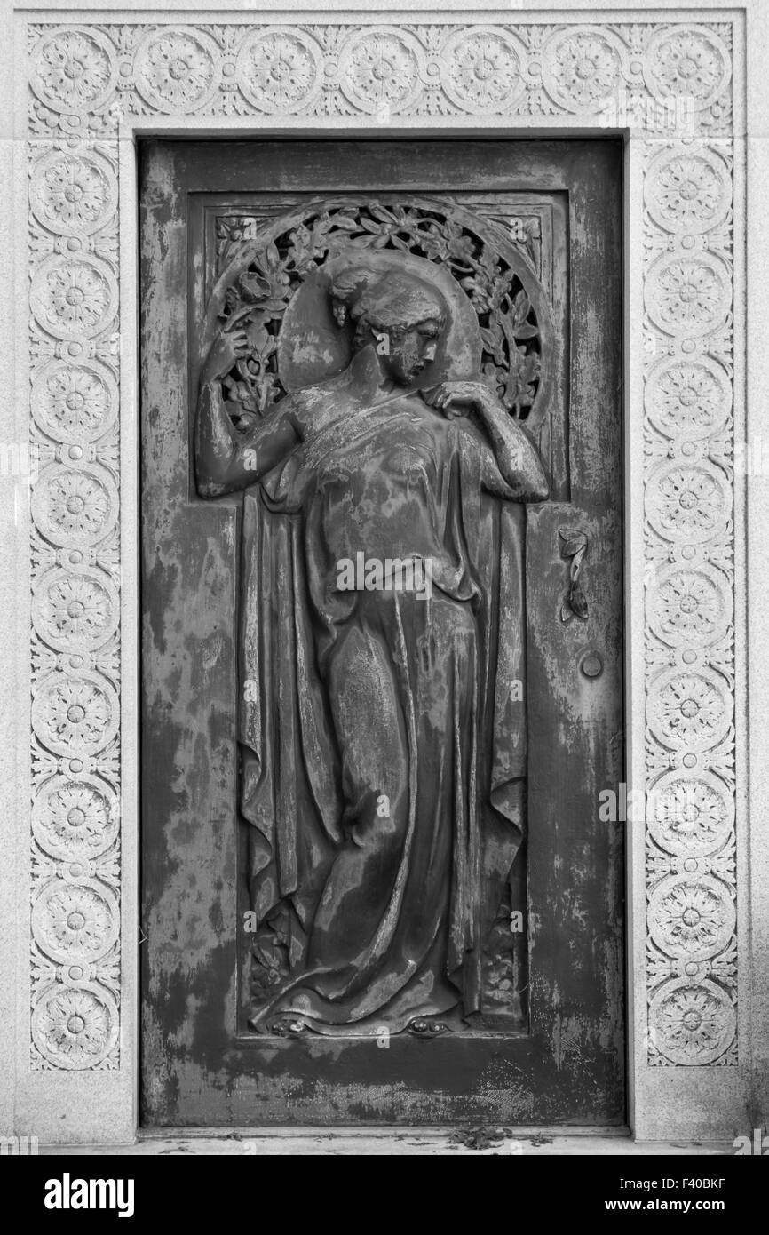 Burial chamber door hi-res stock photography and images - Alamy