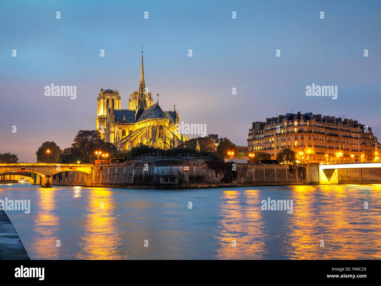 Notre dame cathedral night paris hi-res stock photography and images ...