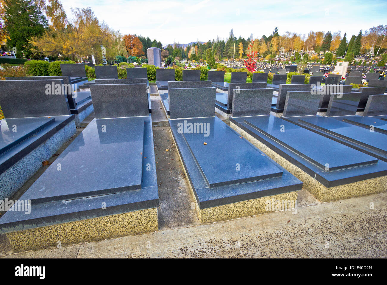 Unmarked graves hi-res stock photography and images - Alamy